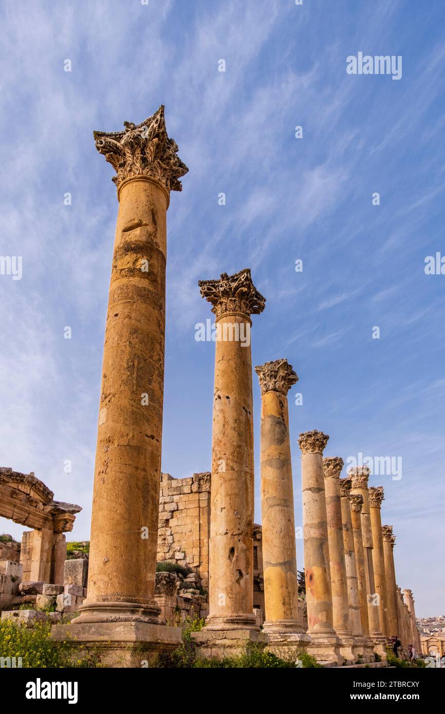 Jerash roman pillars hi-res stock photography and images - Alamy
