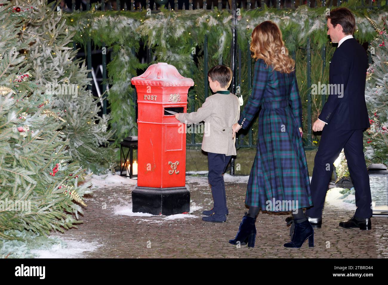 Christopher Woolf posts a letter as he arrives with Princess Beatrice ...