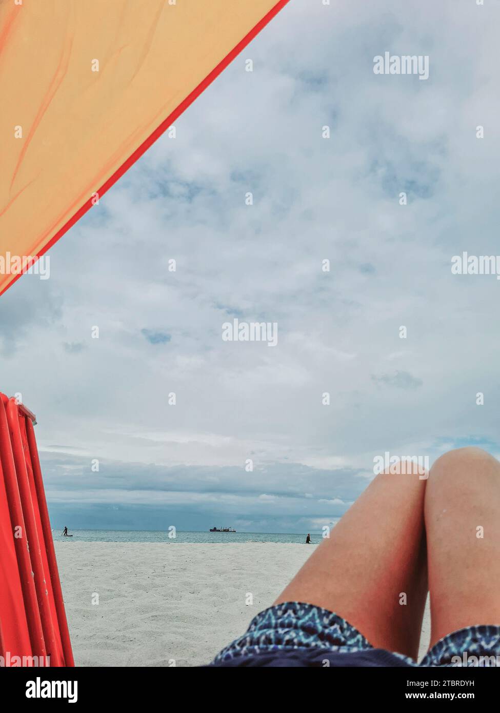 Photo women legs in hi-res stock photography and images - Alamy