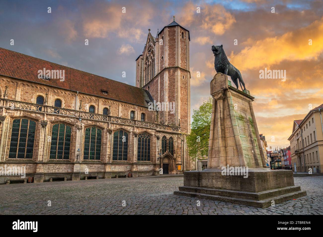 Statue of Lion and Cathedral in Braunschweig, Germany Stock Photo - Alamy