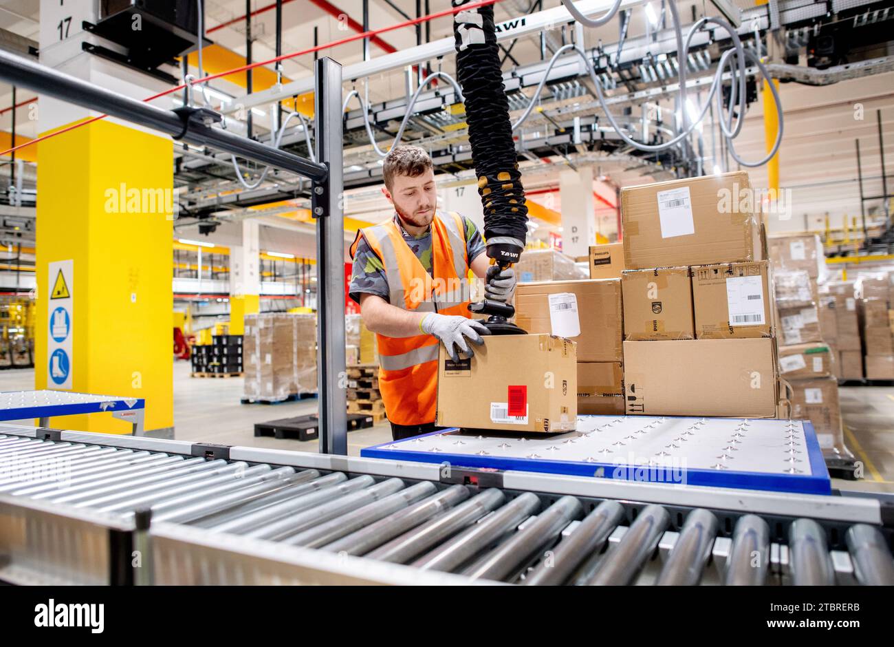 Incoming goods hi-res stock photography and images - Alamy