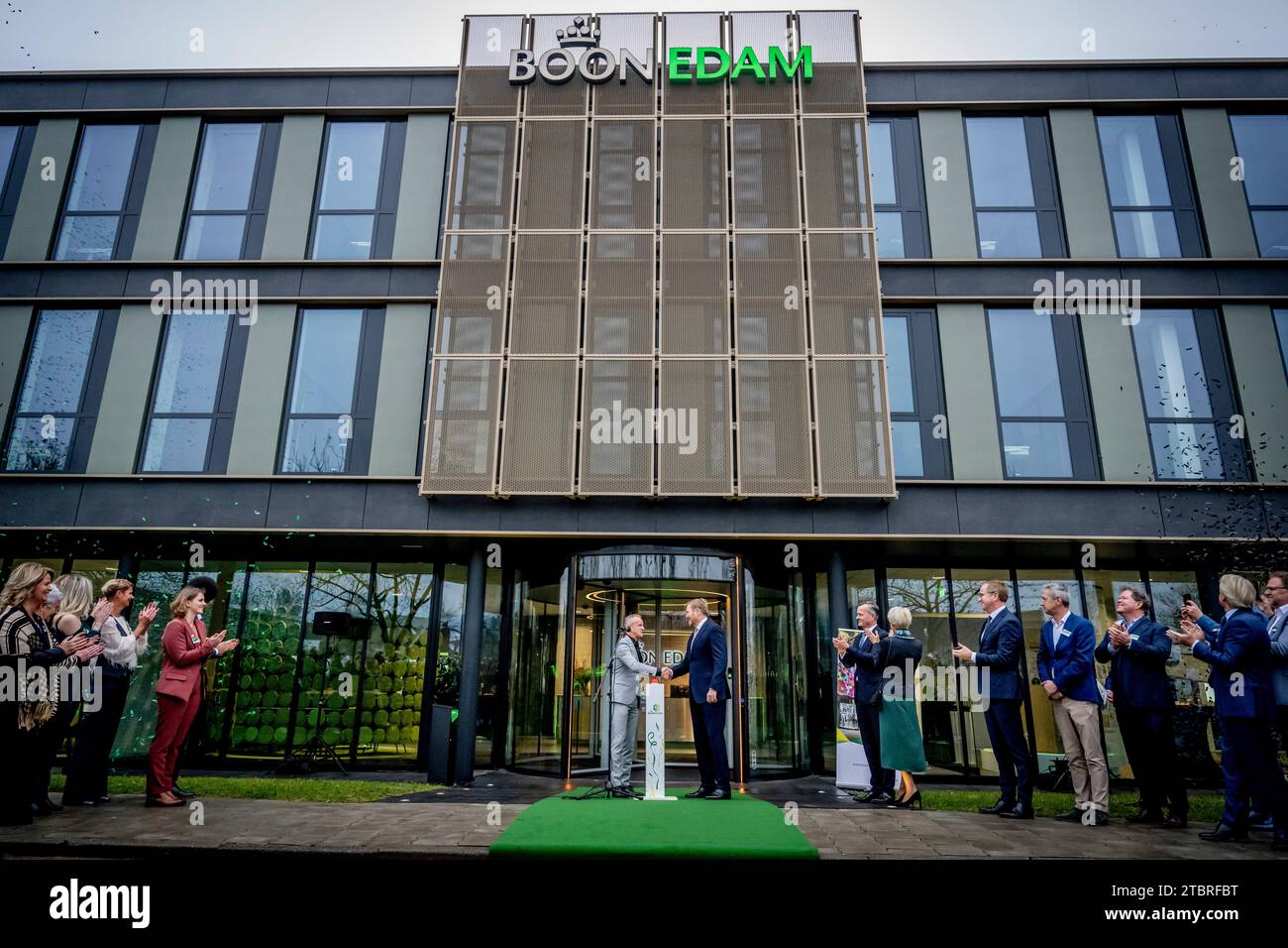 EDAM - King Willem-Alexander opens the new buildingof Koninklijke Boon Edam, 8 December 2023 ...