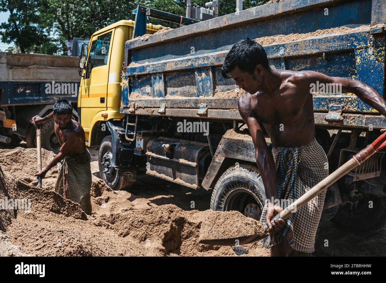 Muscle men hi-res stock photography and images - Alamy