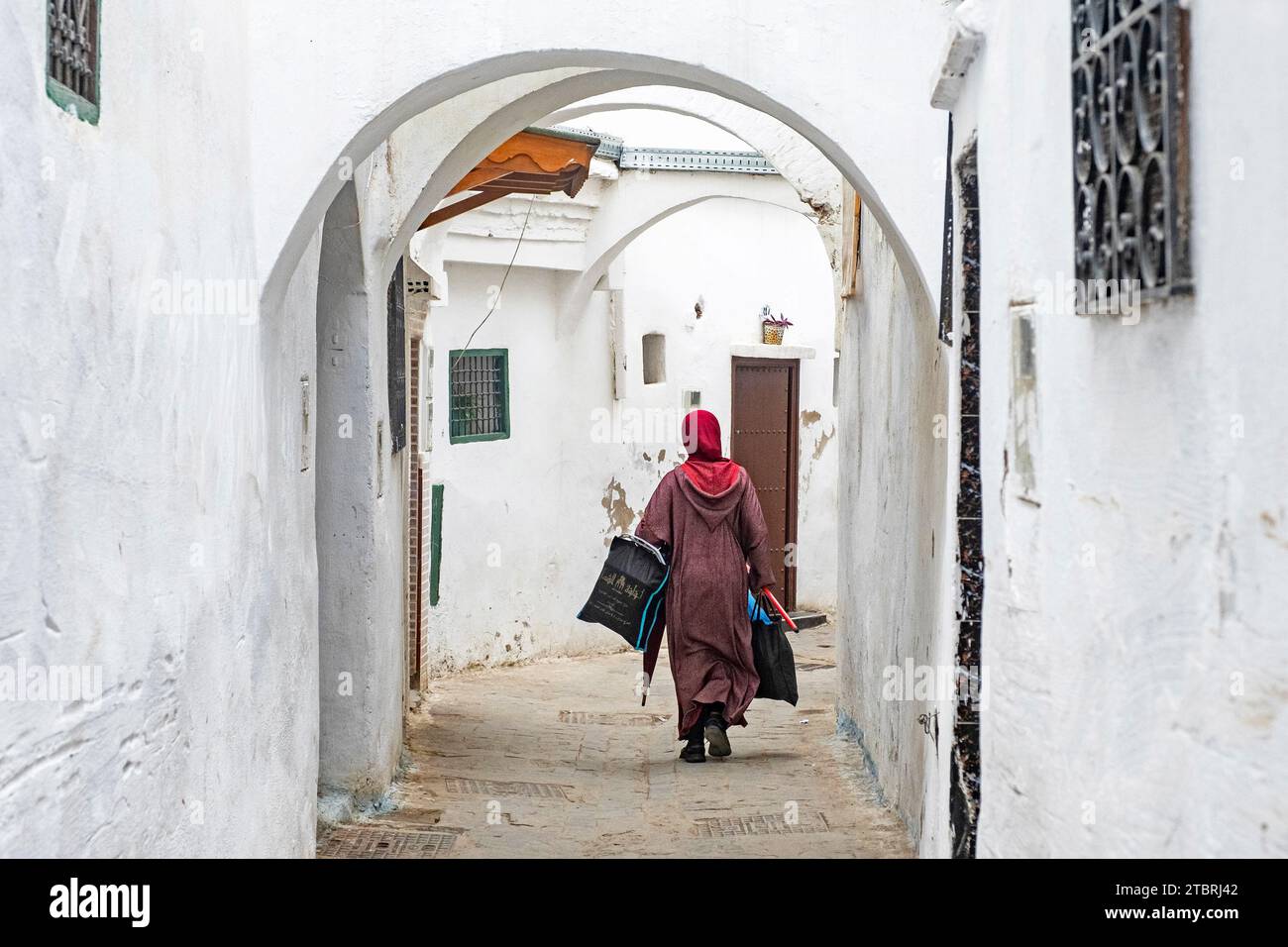 Traditional dress of muslim hi-res stock photography and images - Alamy