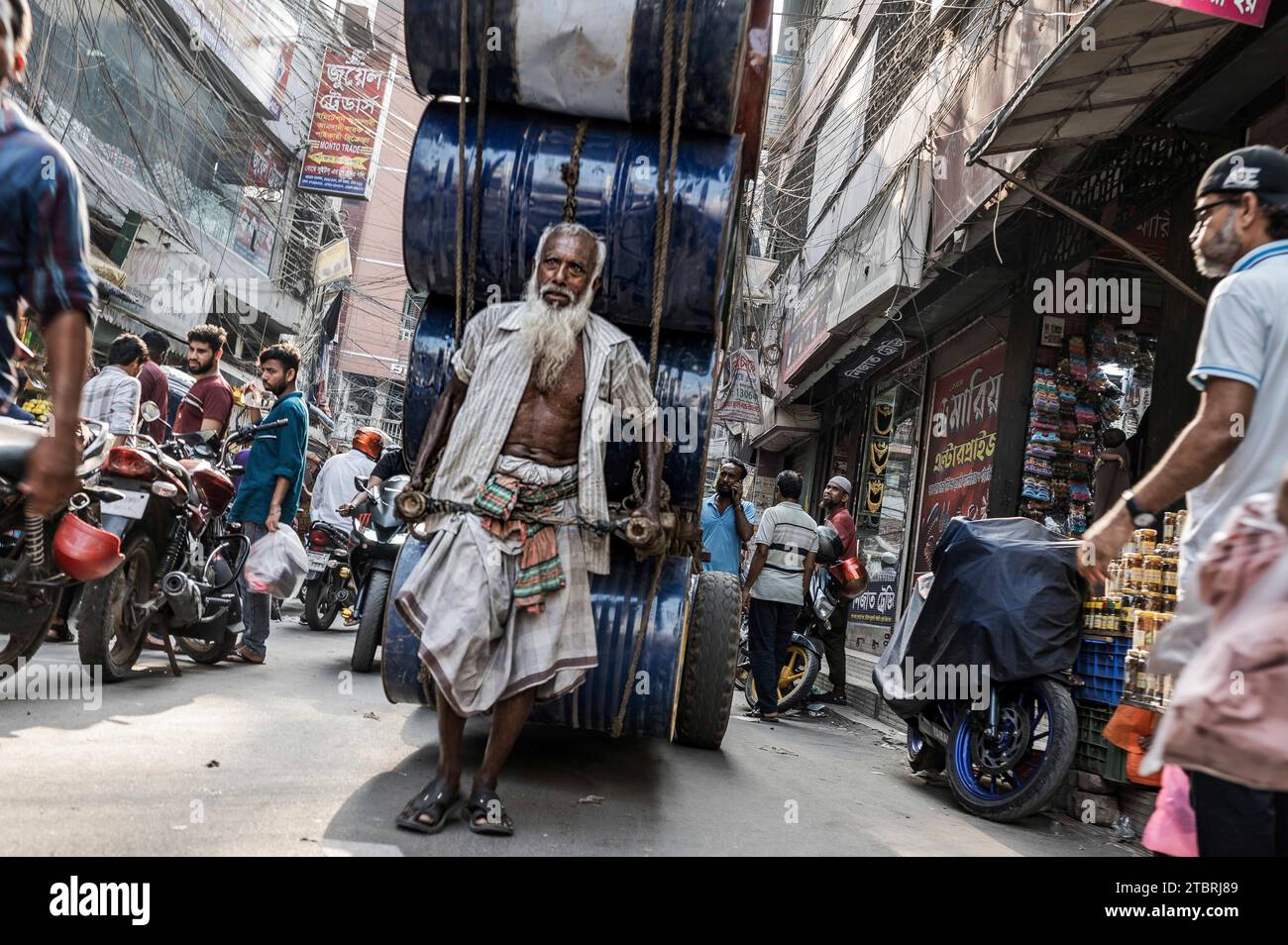 A man carrying barrels in the middle of dhaka bangladesh hi-res stock photography and images - Alamy