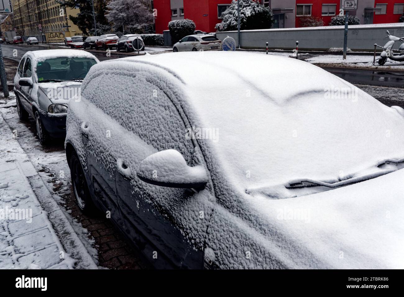 Ice on cars windshield hi-res stock photography and images - Alamy