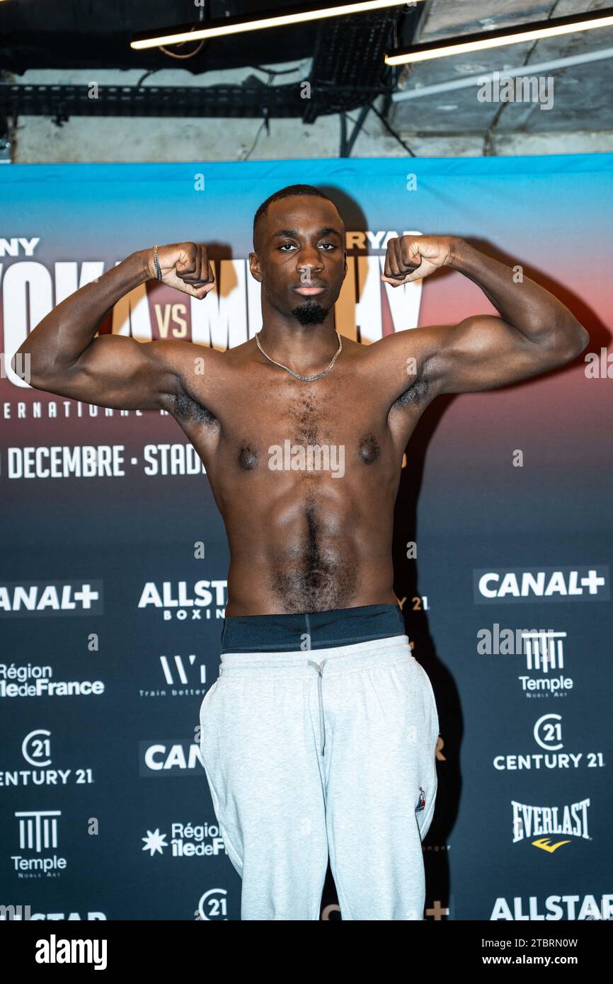 Paris, France. 08th Dec, 2023. French boxer Axel Yoka at the weigh-in ...
