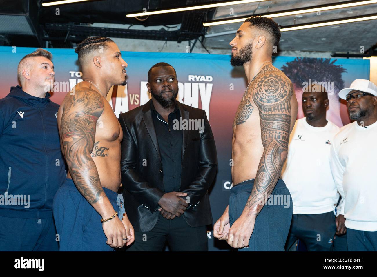Paris, France. 08th Dec, 2023. French boxer Tony Yoka and Belgian boxer ...