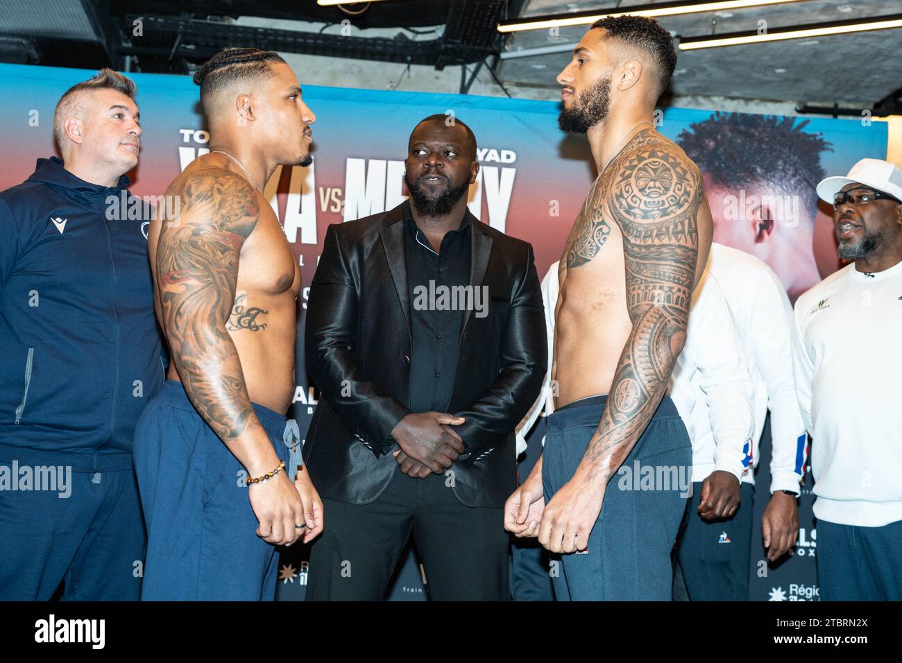 Paris, France. 08th Dec, 2023. French boxer Tony Yoka and Belgian boxer ...