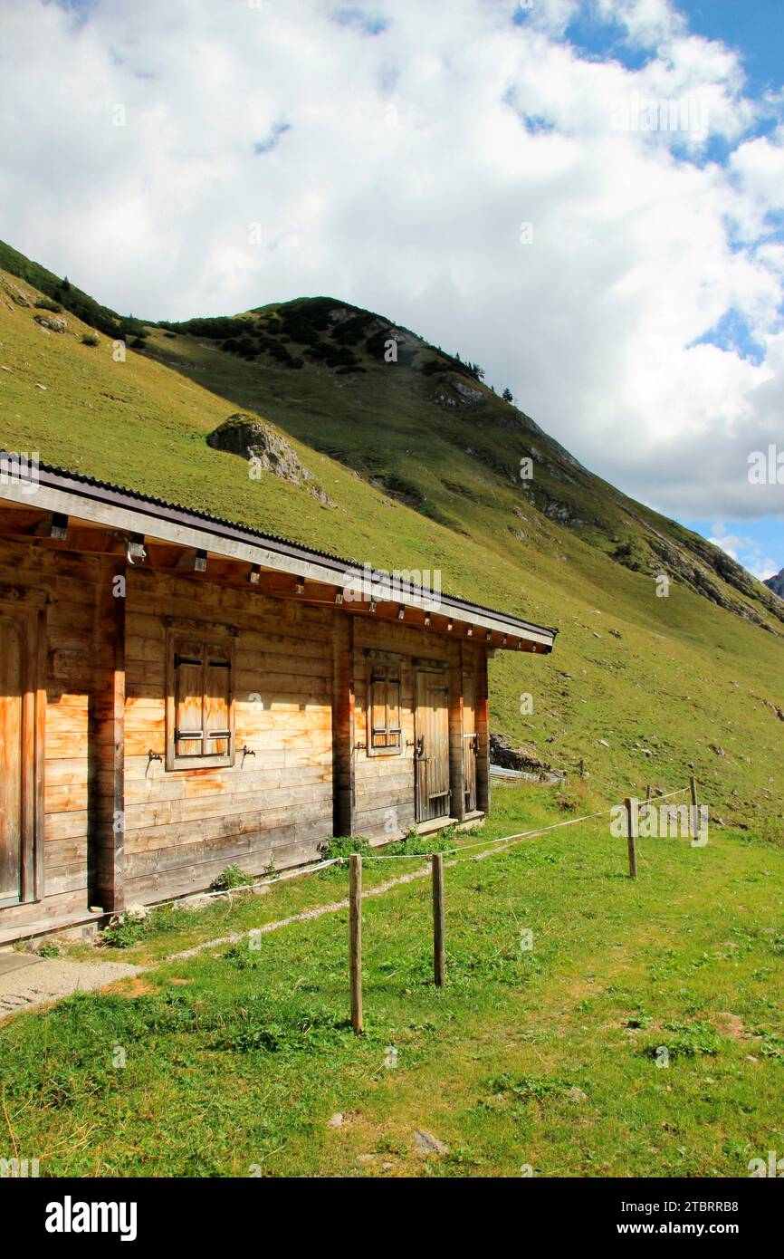View from Tortal Hochleger towards Torkopf in front of a white-blue sky ...