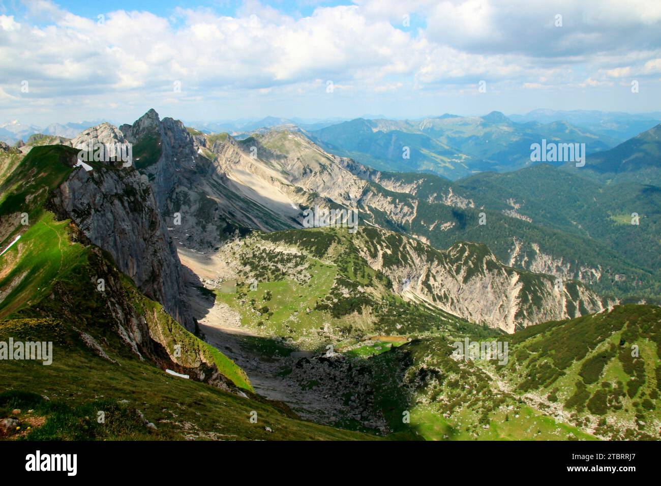 summer hike to the Rofanspitze, summit view to the left Seekarlspitze ...
