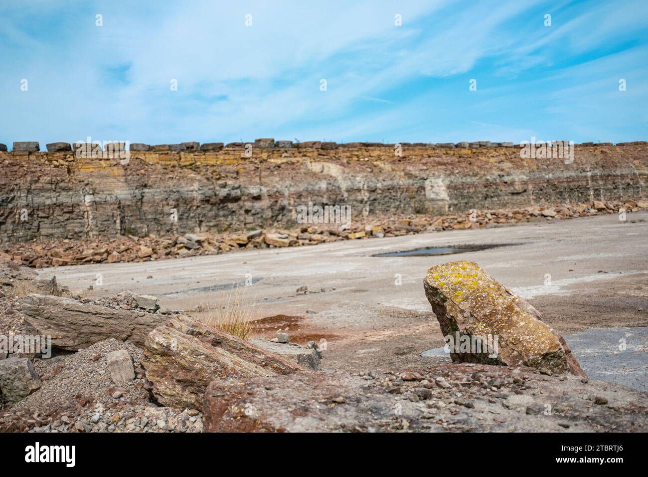 Disused quarry pit hi-res stock photography and images - Alamy