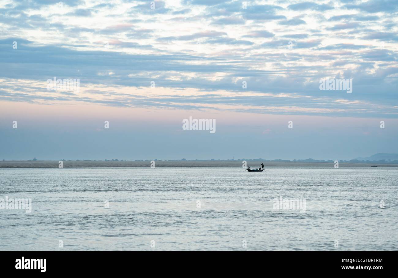 December 8, 2023: Fishermen rowing their fishing boat in the ...