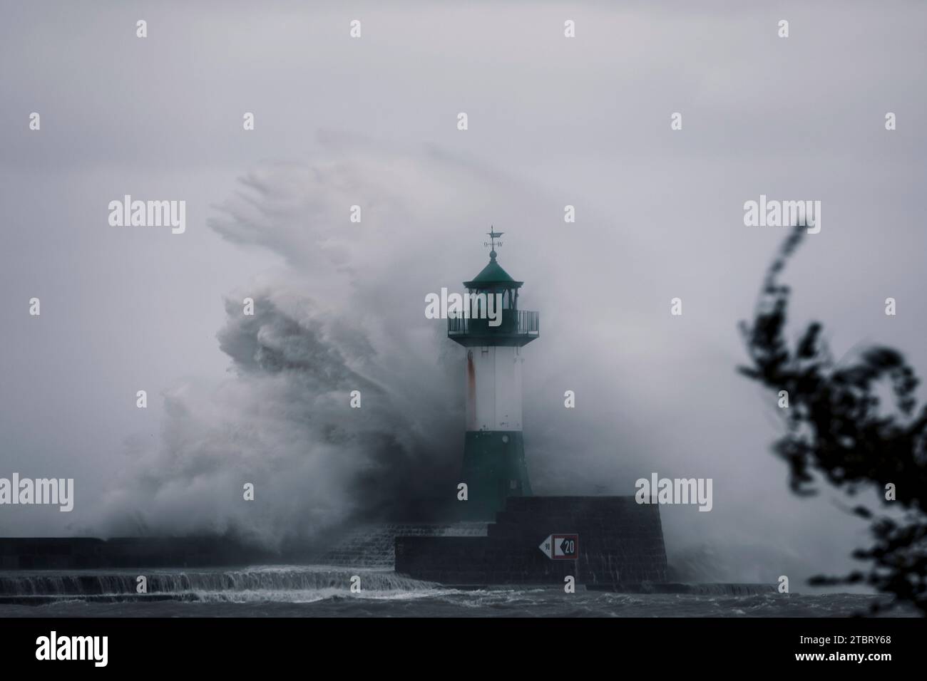 Storm surge with monster wave at the lighthouse in Sassnitz, Rügen ...