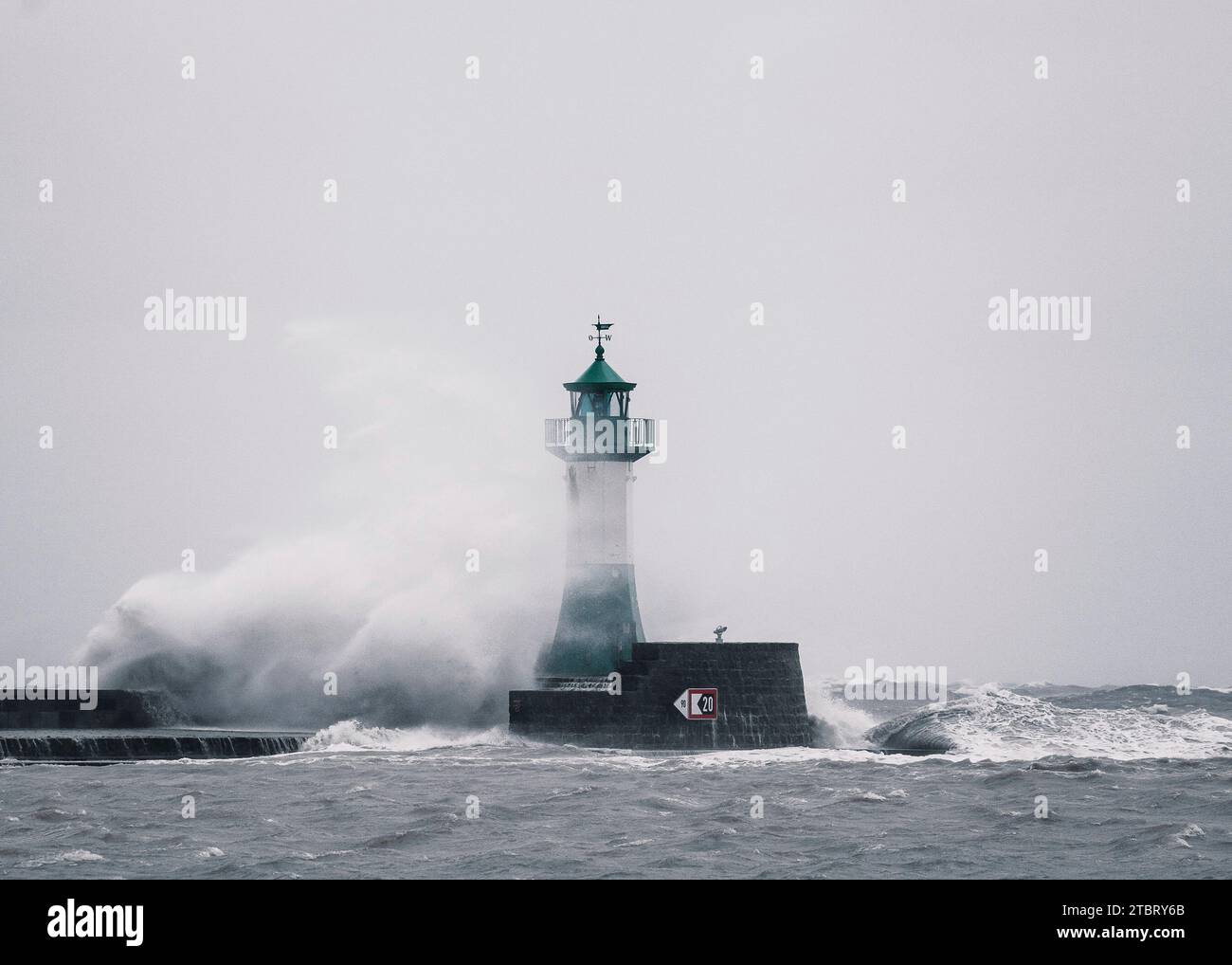 Storm surge with monster wave at the lighthouse in Sassnitz, Rügen ...