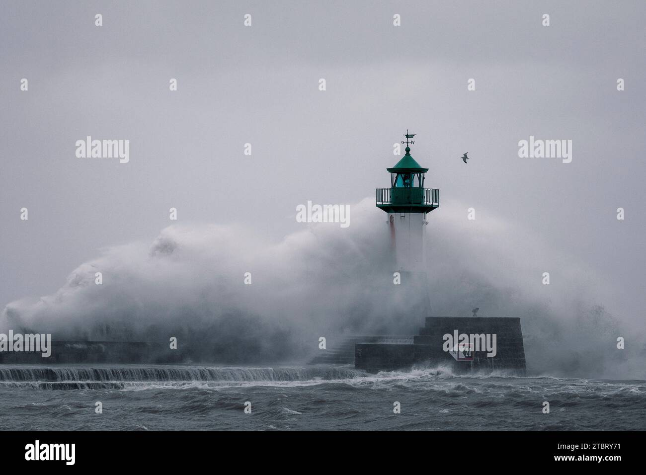 Storm surge with monster wave at the lighthouse in Sassnitz, Rügen ...