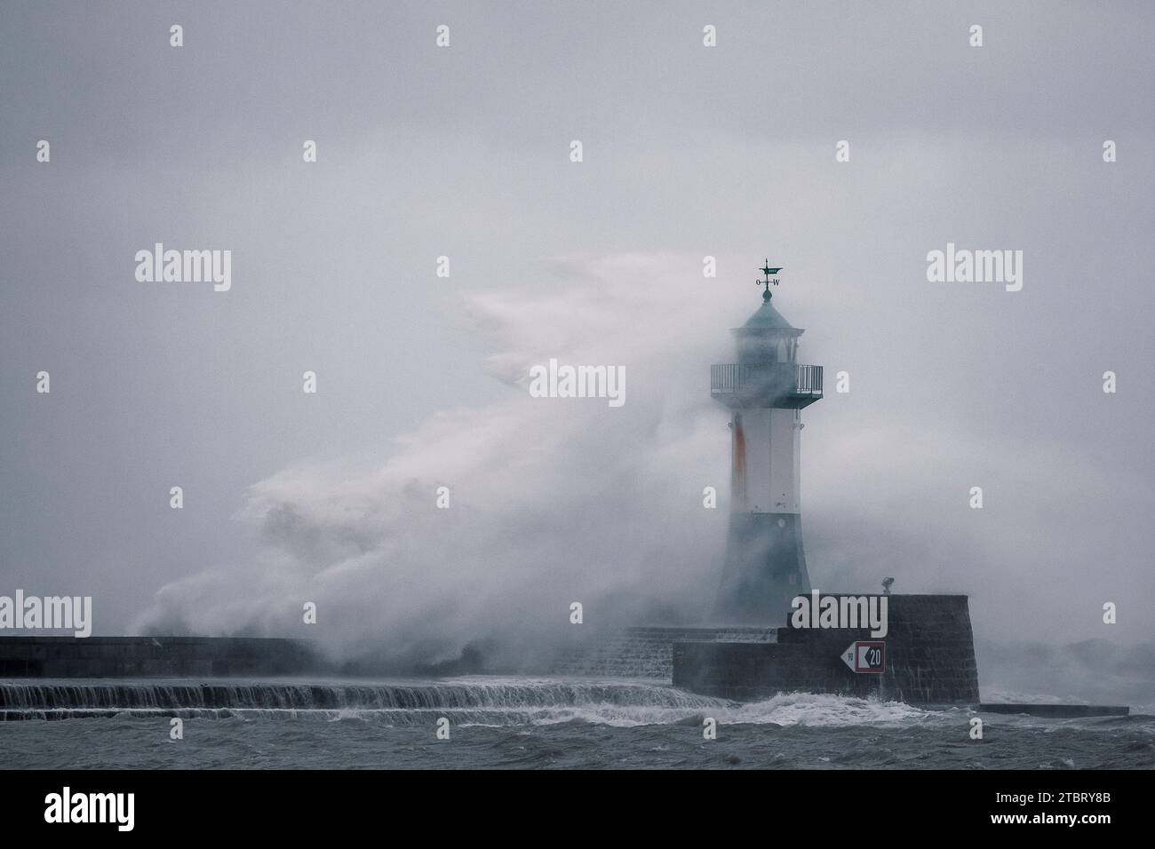 Storm surge with monster wave at the lighthouse in Sassnitz, Rügen ...