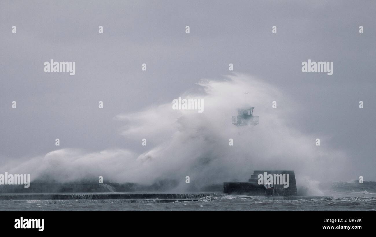 Storm surge with monster wave at the lighthouse in Sassnitz, Rügen ...