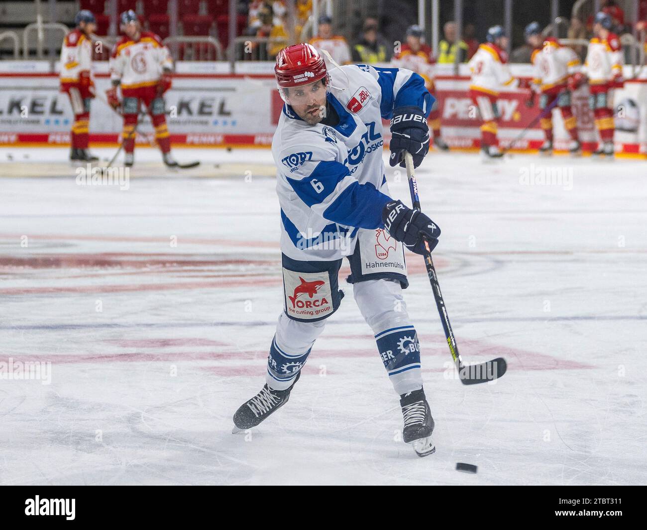 Daryl Boyle (Schwenninger Wild Wings, #06) hat abgezogen. Duesseldorfer ...