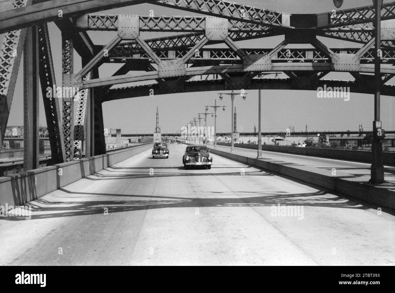 1940s cars bridge hi-res stock photography and images - Alamy
