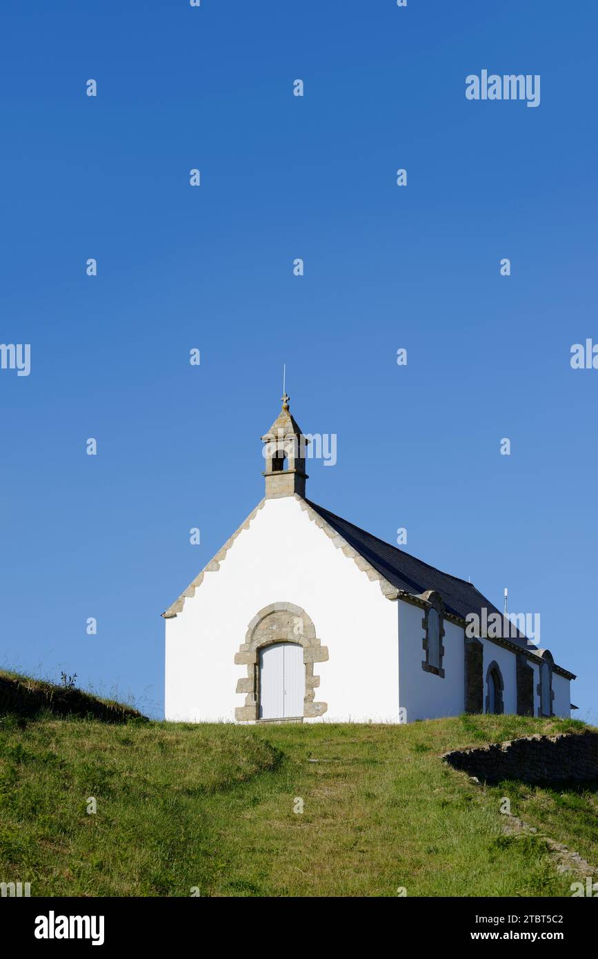 Tumulus st michel with chapel hi-res stock photography and images - Alamy