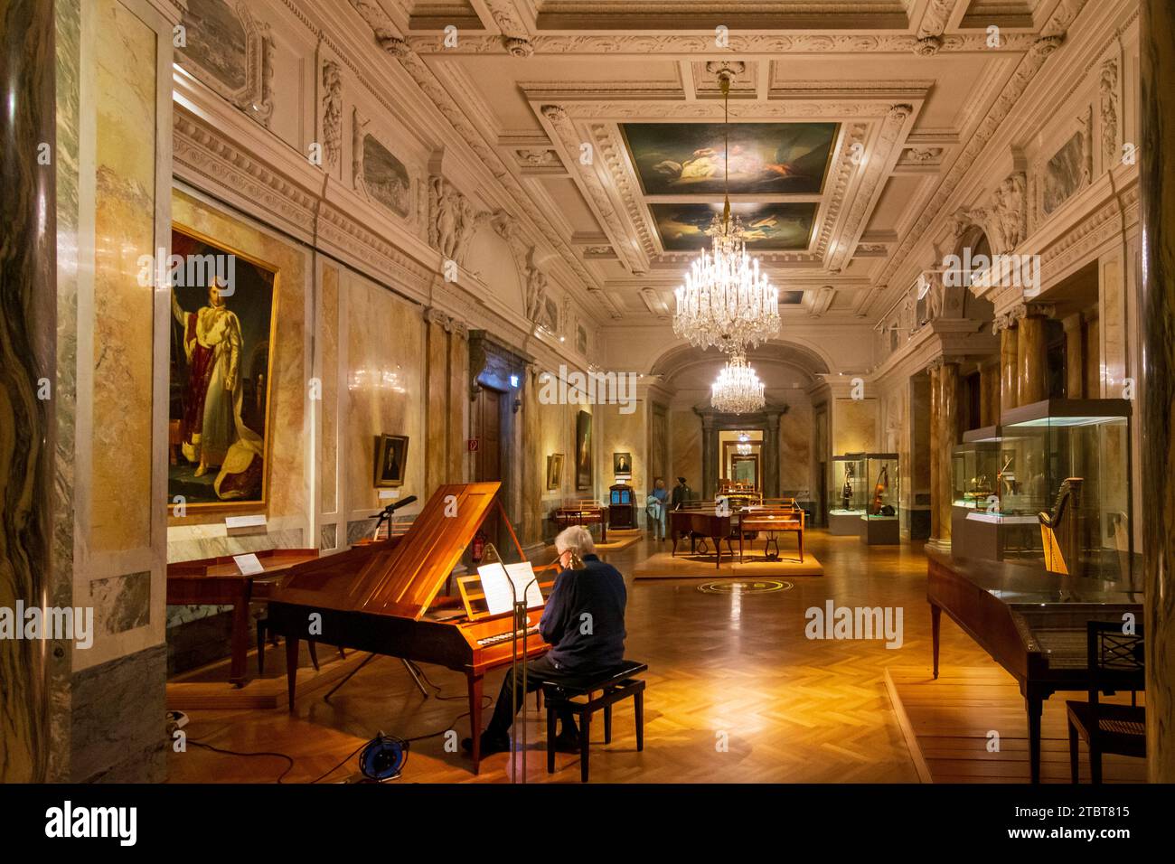 Collection of old musical instruments hi-res stock photography and ...