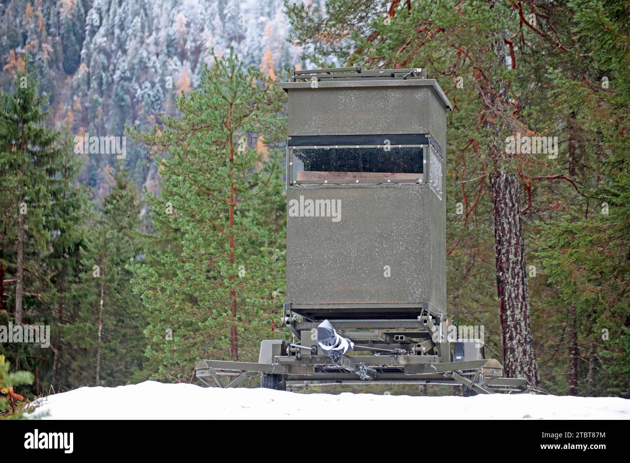 Mobile hunting hide in the forest Stock Photo - Alamy