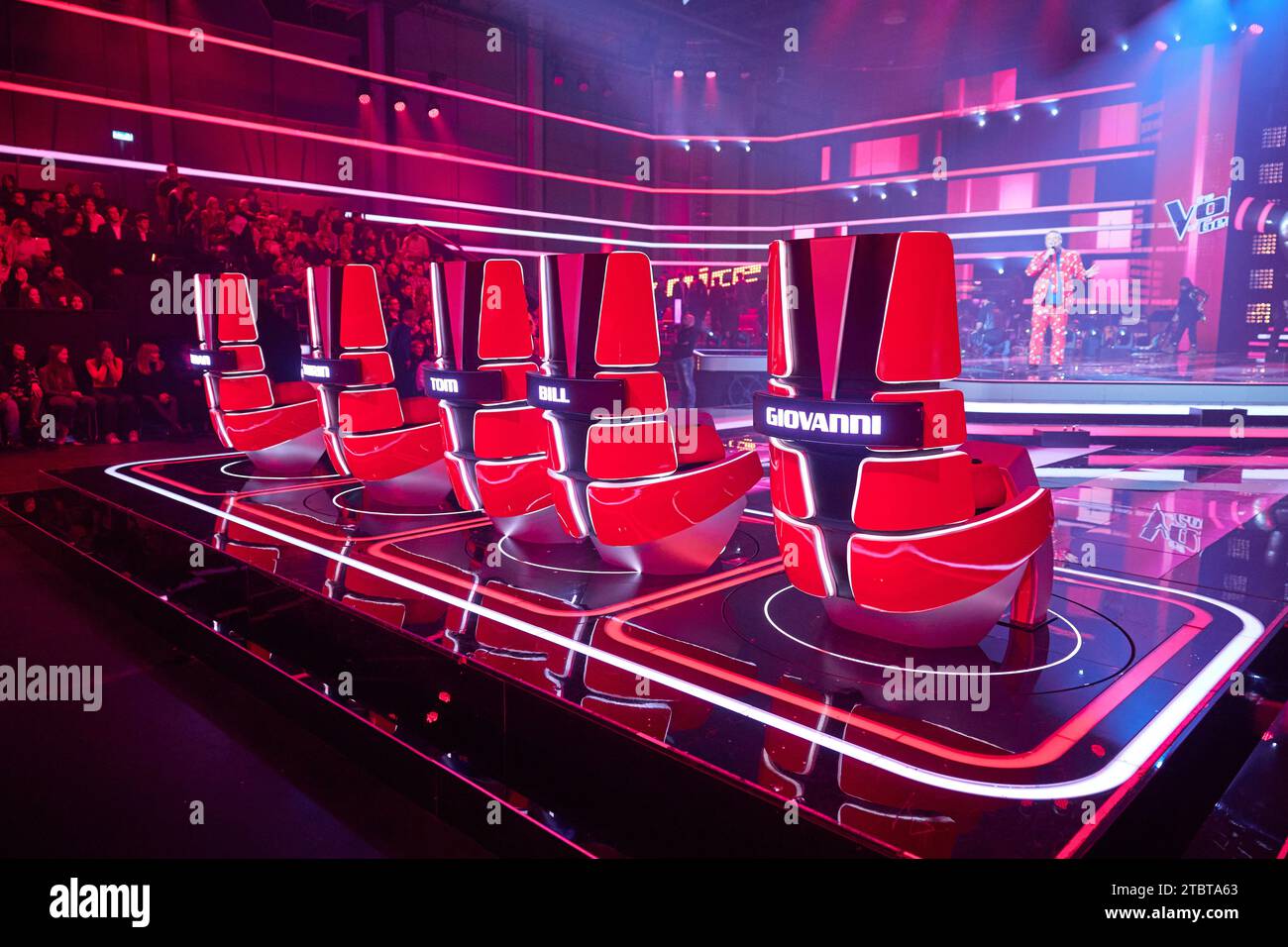 The voice tv chairs hi-res stock photography and images - Alamy