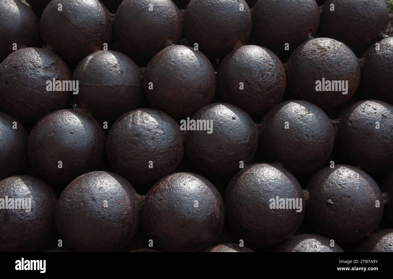 Old iron cannon balls hi-res stock photography and images - Alamy