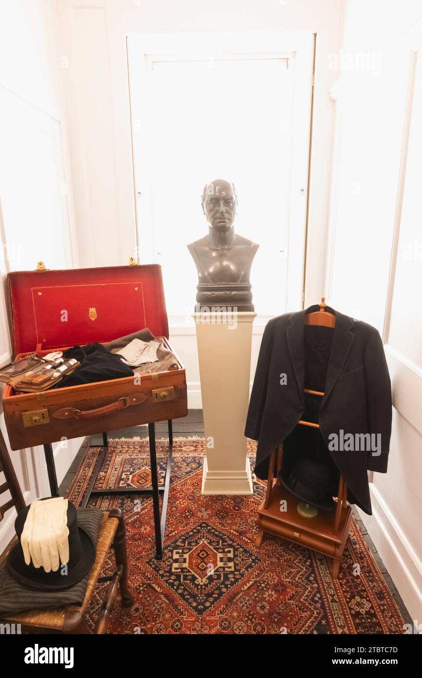 Articles hi-res stock photography and images - Alamy