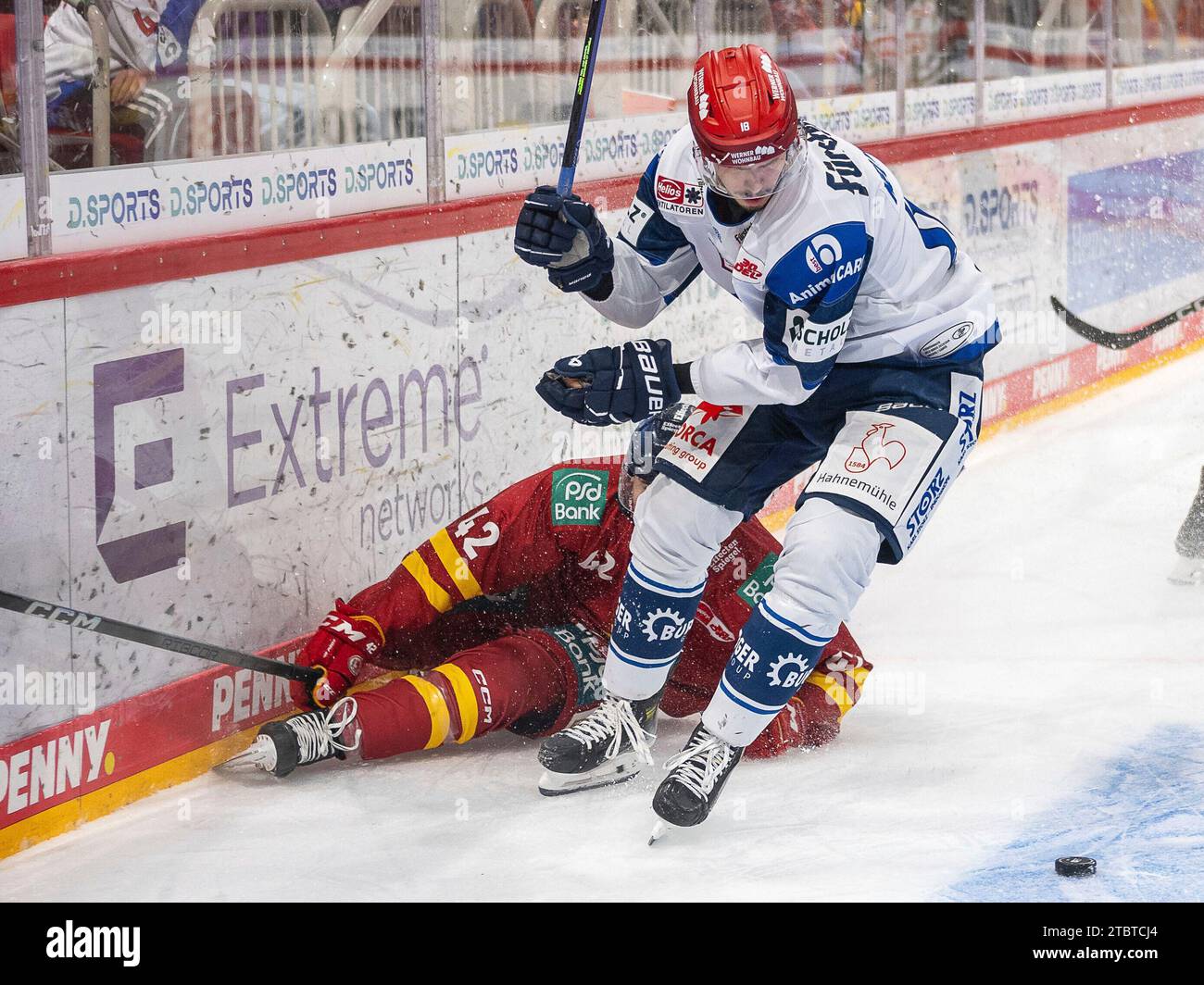 Daniel Neumann (Schwenninger Wild Wings, #18) hat sich gegen Luis ...