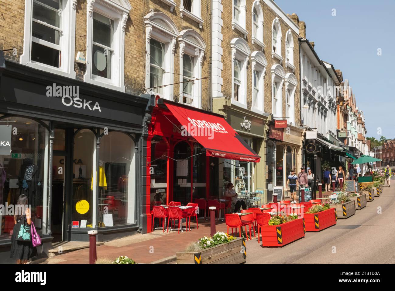 Street with shops and restaurants hi-res stock photography and images ...