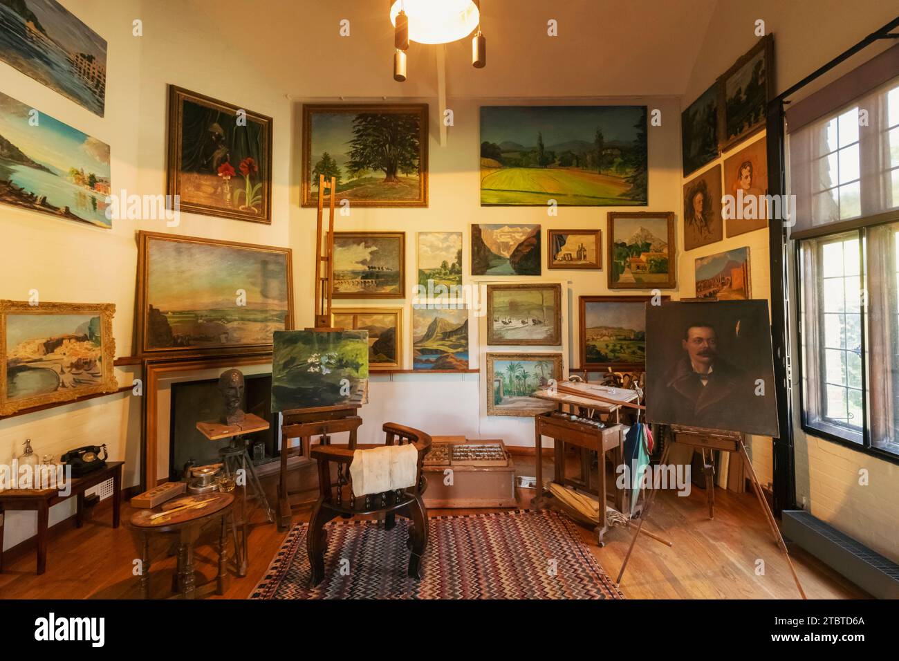 Churchill's art studio chartwell hi-res stock photography and images - Alamy