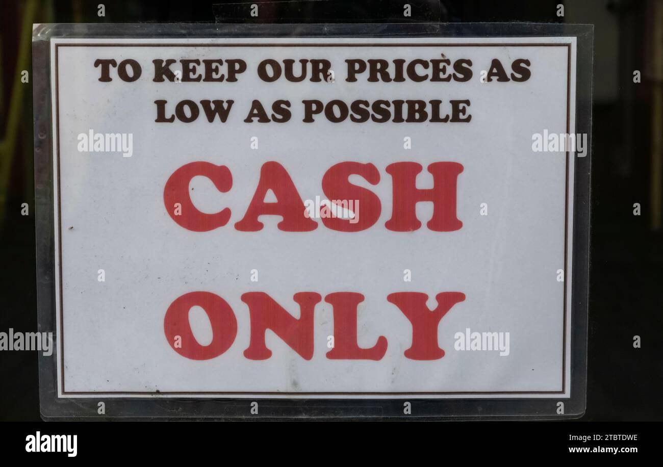 England, London, Covent Garden, Cash Only Signs on Retail Outlets Stock ...