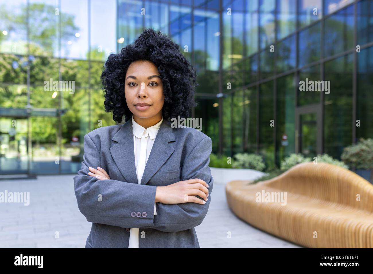 Black woman standing proud pose hi-res stock photography and images - Alamy