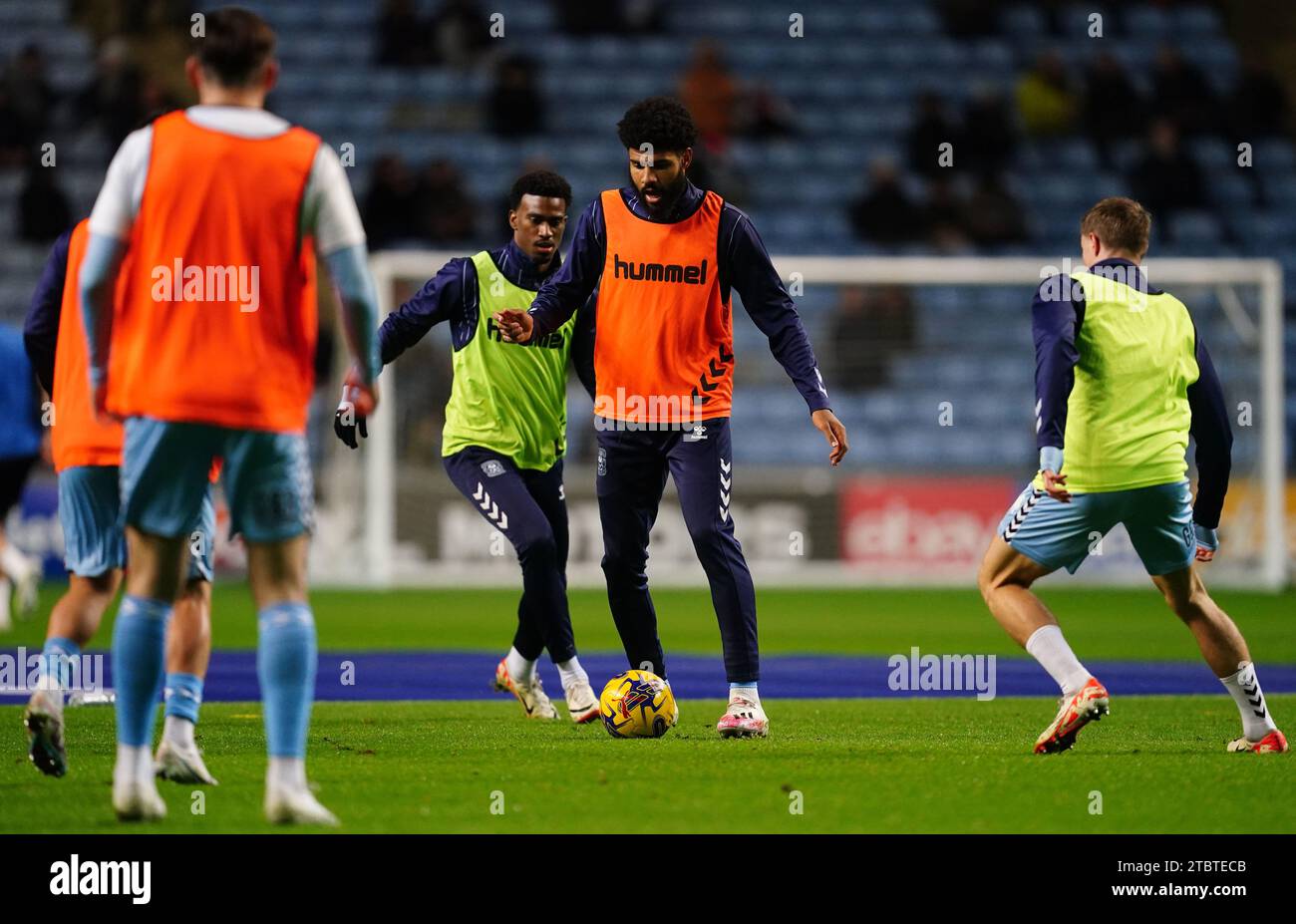 Coventry City's Ellis Simms (centre) warming up before the Sky Bet ...