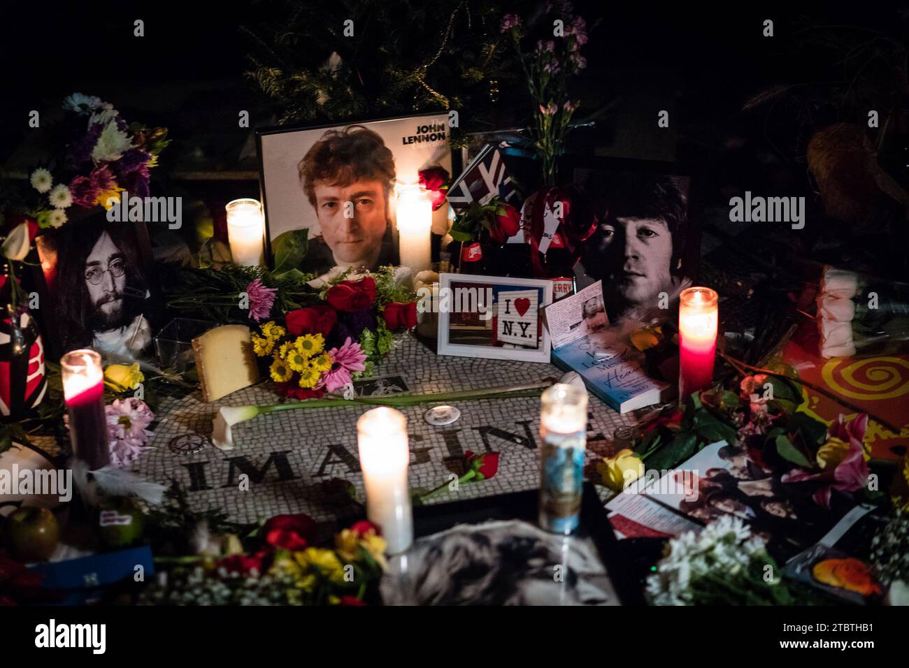 New York, New York, USA. 8th Dec, 2020. The tribute to JOHN LENNON at ...