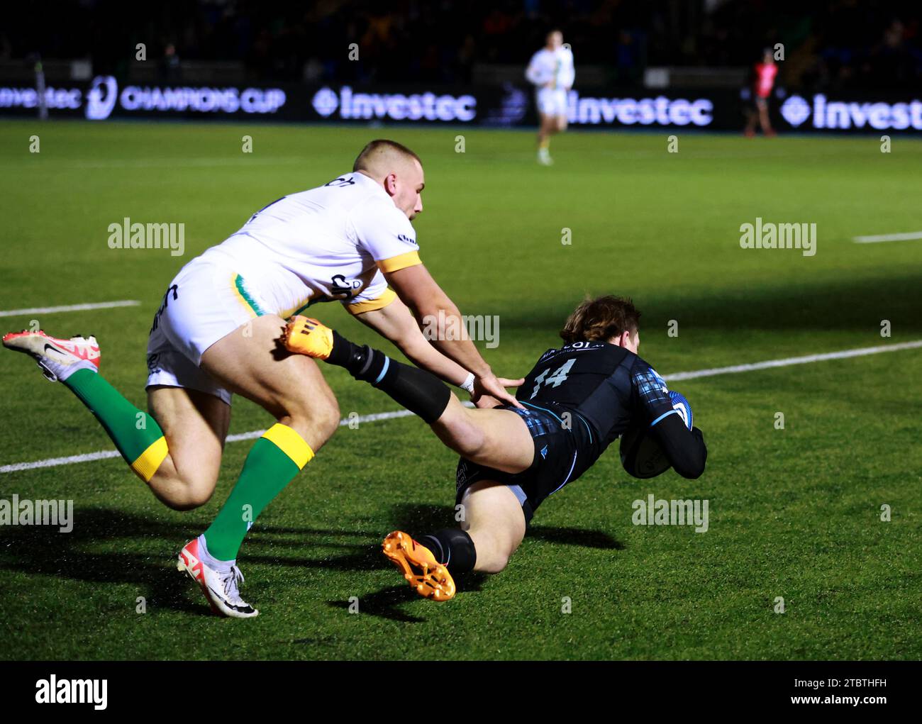 Glasgow Warriors' Sebastian Cancelliere scores their side's first try ...