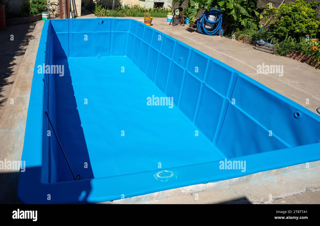 Abandoned empty swimming pool hi-res stock photography and images - Alamy