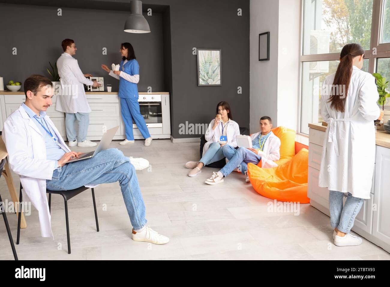 Hospital kitchen hi-res stock photography and images - Alamy