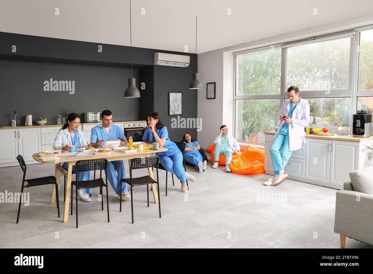 Hospital kitchen hi-res stock photography and images - Alamy