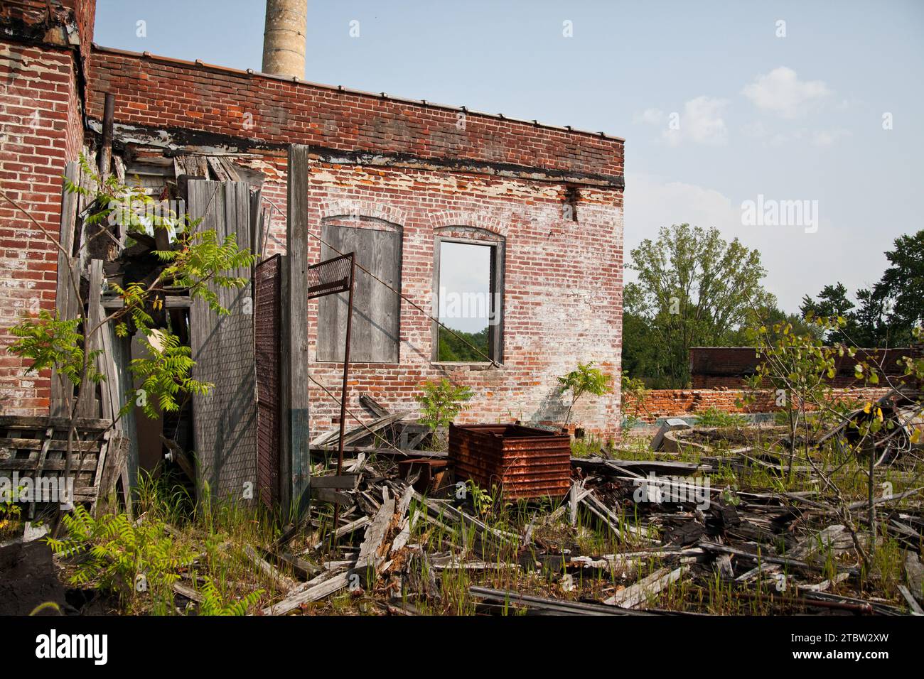 Daylight Decay at Pierceton Factory Overgrown Abandoned Industrial ...
