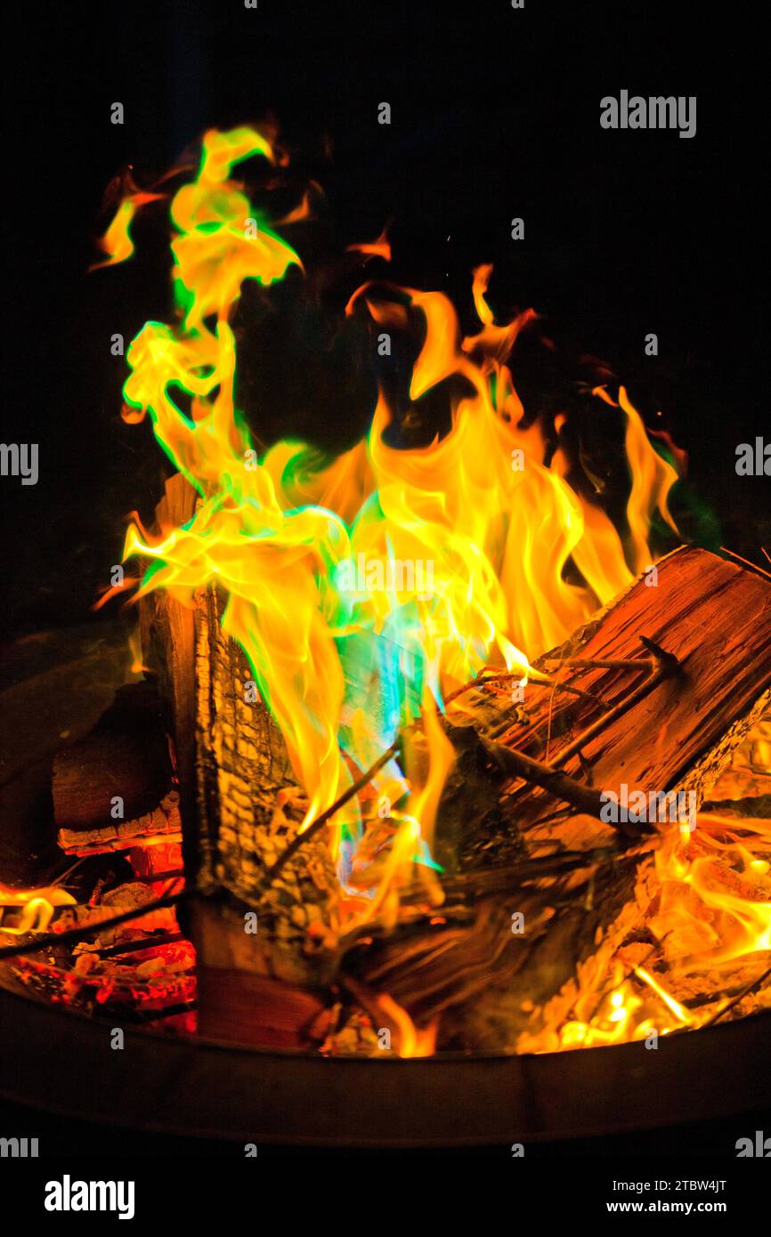 Dark green flames hi-res stock photography and images - Alamy