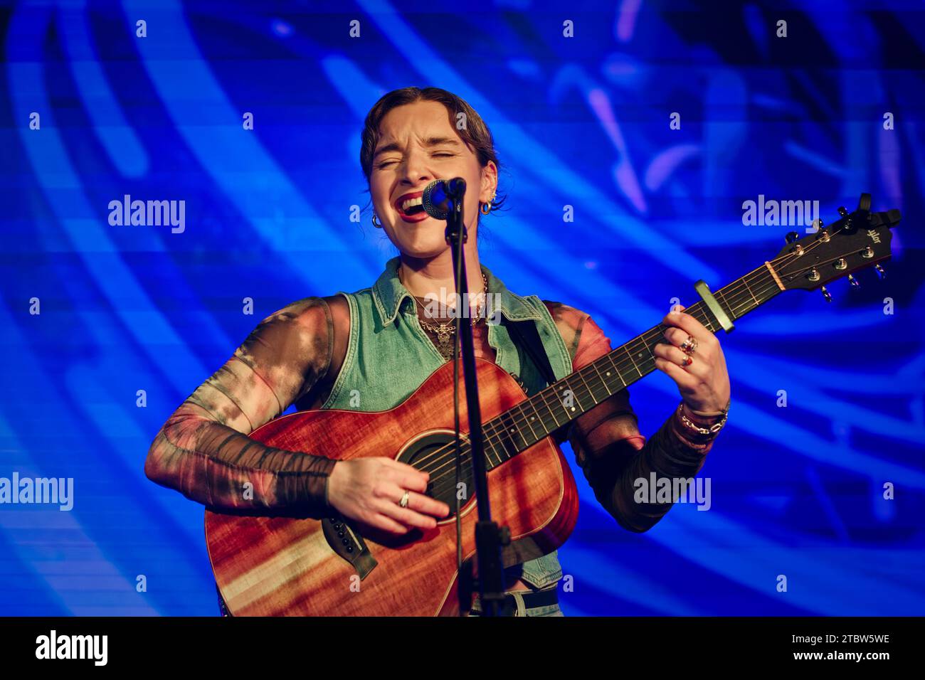 Mon Concert Hall, Madrid, Spain. 08th Dec, 2023. Laura Roy live concert ...