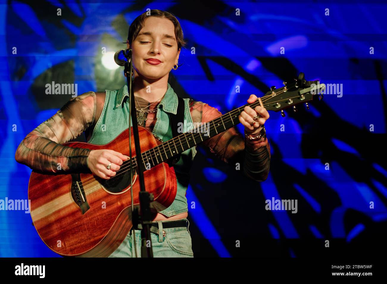 Mon Concert Hall, Madrid, Spain. 08th Dec, 2023. Laura Roy live concert ...