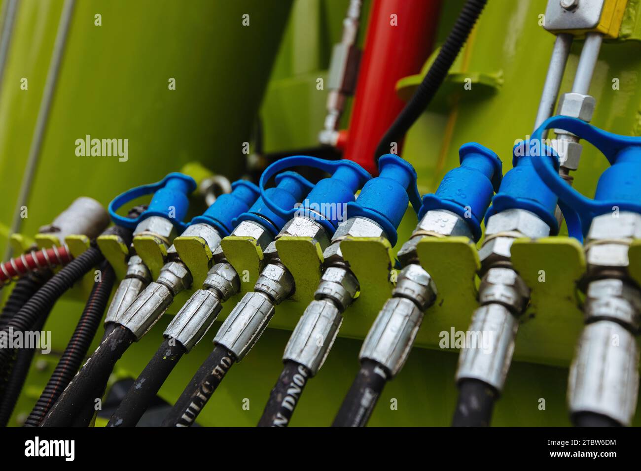 Connected hydraulic pressure pipes system of construction machinery ...