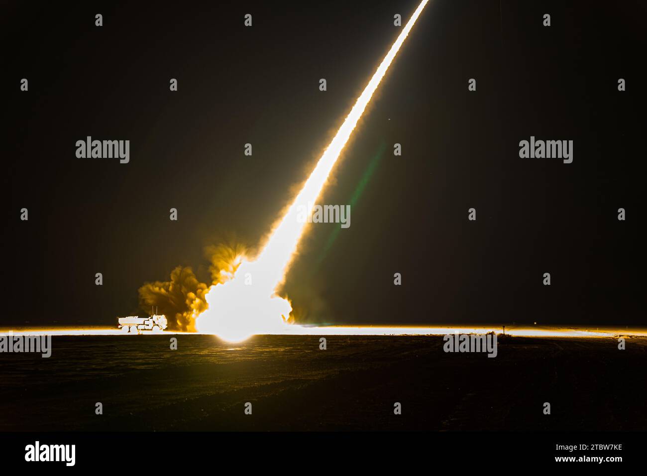 U.S. Army Soldiers from Bravo Battery, 3rd Battalion, 27th Field ...