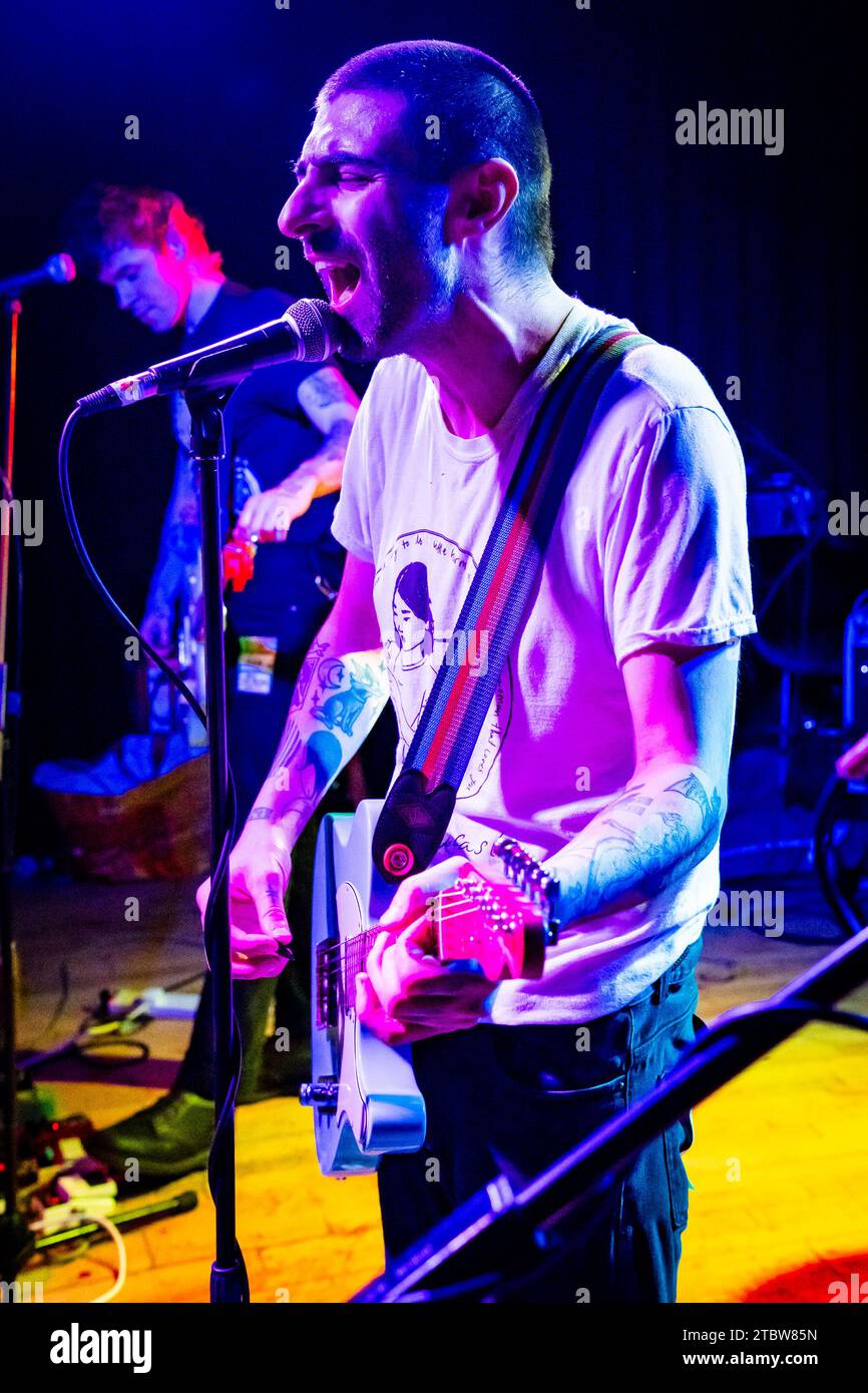 Edinburgh, Scotland. Fri 8 December 2023. Indie guitar and drums duo ...