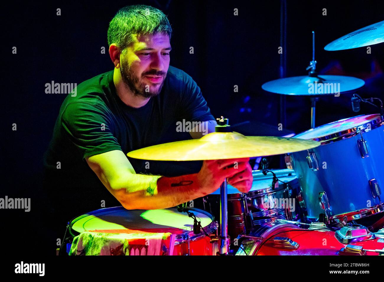 Edinburgh, Scotland. Fri 8 December 2023. Indie guitar and drums duo ...