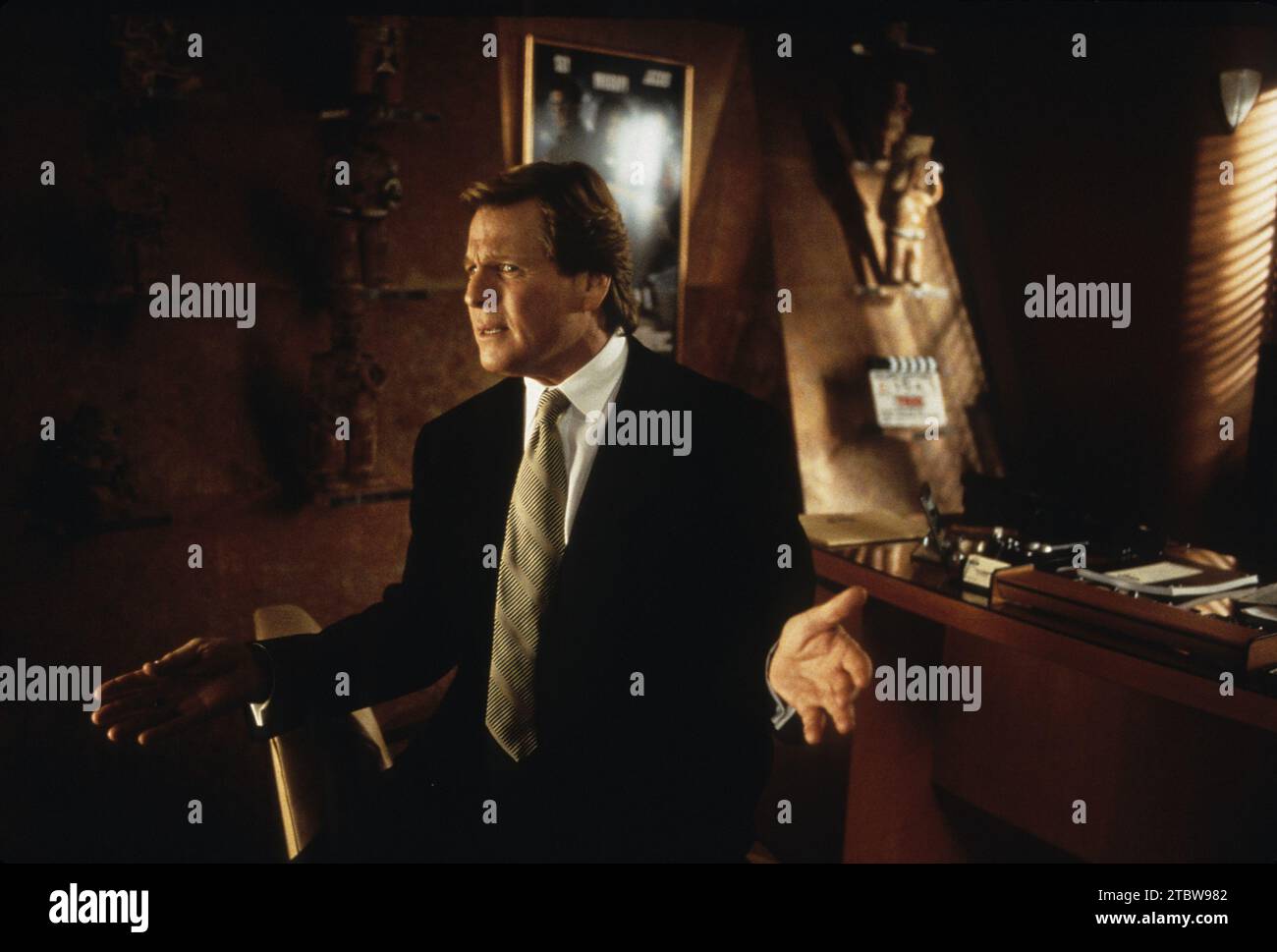 Film Still from "An Alan Smithee Film: Burn Hollywood Burn" Ryan O'Neal ...